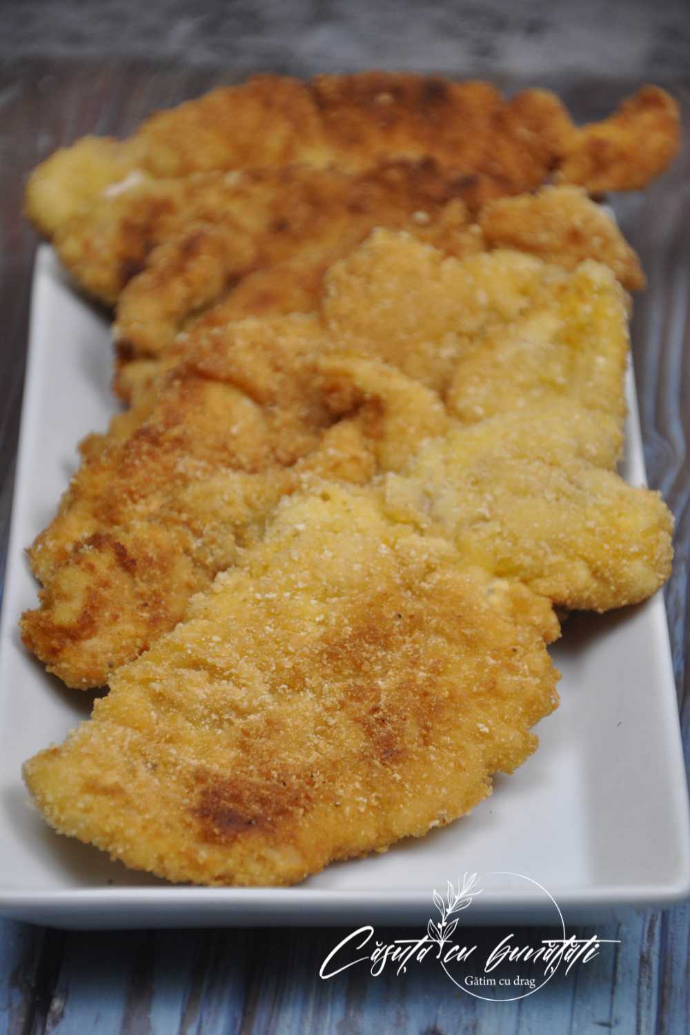 Snitel de pui cu pesmet – reteta clasica, crocanta si usor de facut